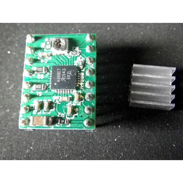 Driver de moteur pas à pas A4988 et dissipateur thermique.